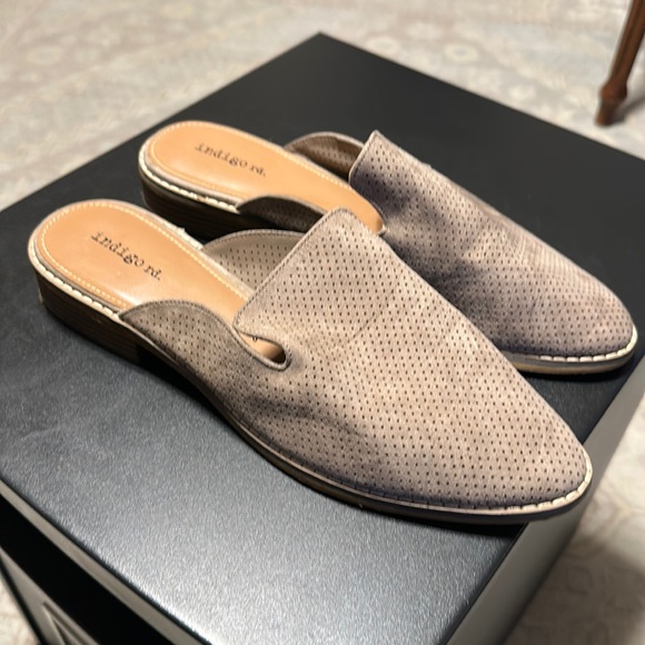 Indigo | Shoes | Indigo Rd Womens Mule Shoes Size M In Excellent ...
